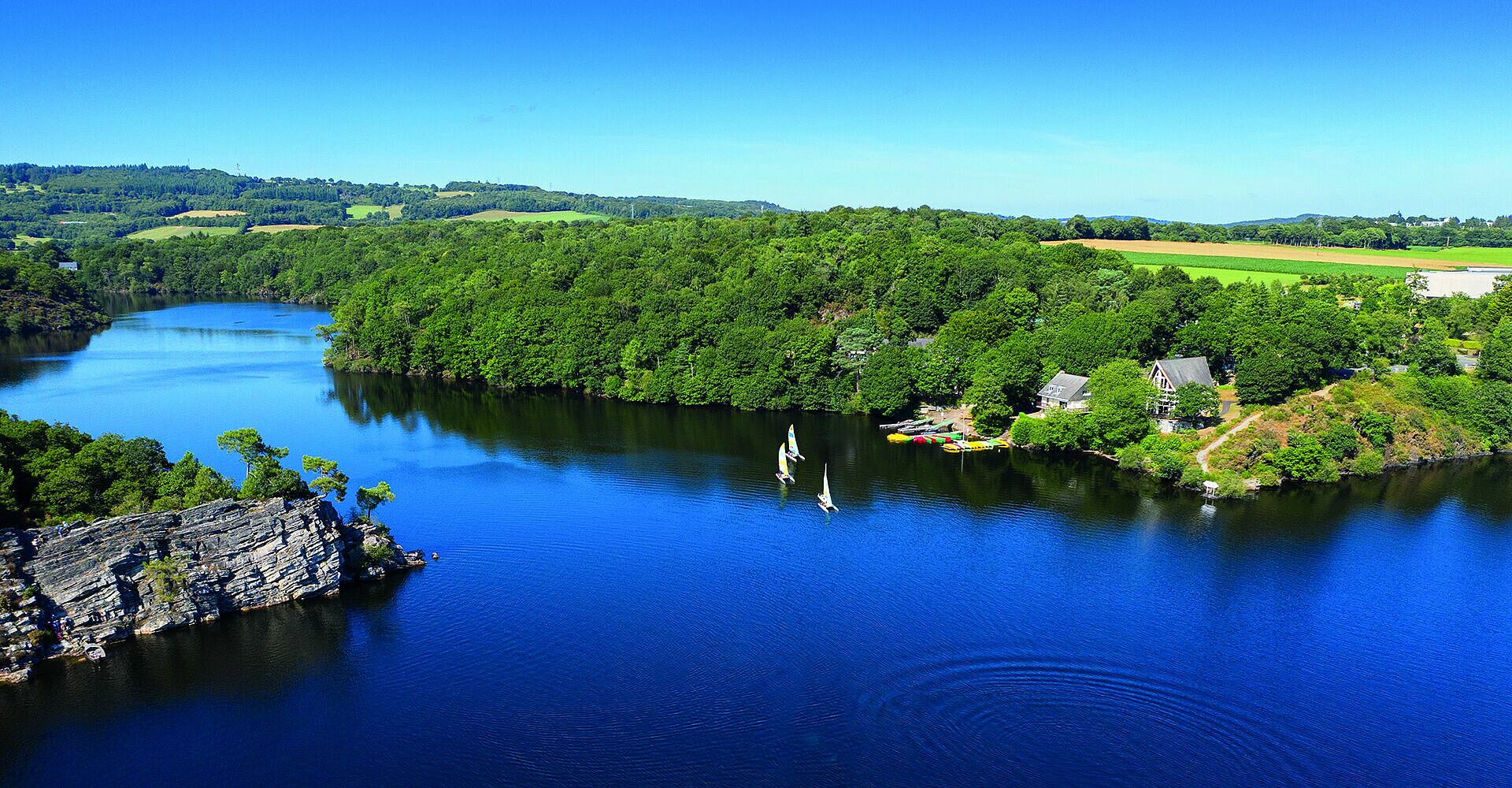 Lac de Guerlédan - Canal de Nantes à Brest - Bretagne Centre